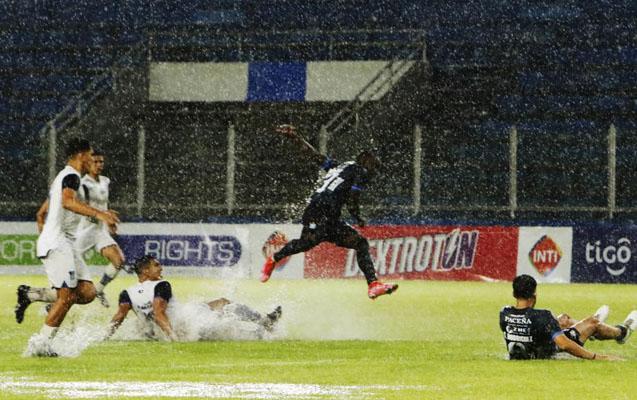 Oyuna 41 dəqiqə əlavə olundu, 90+38-də qol vuruldu