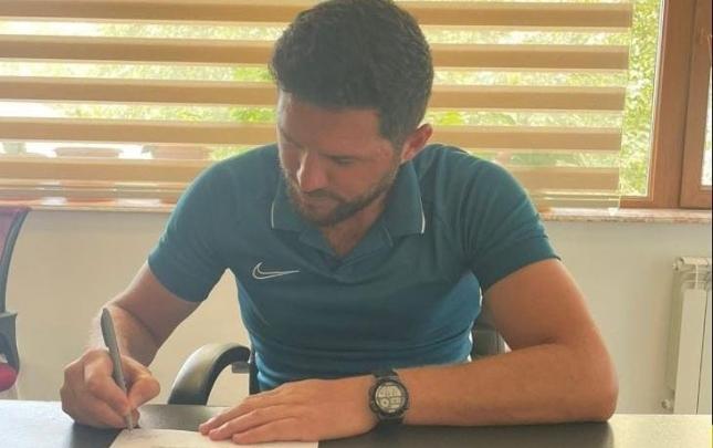 Cavid Hüseynov yeni klubu ilə müqavilə imzaladı